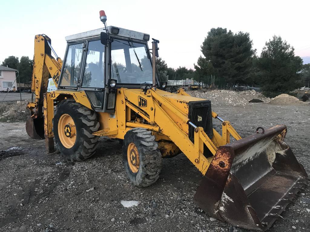 TRACTO PELLE JCB 3CX - Rognac - Vincent TP